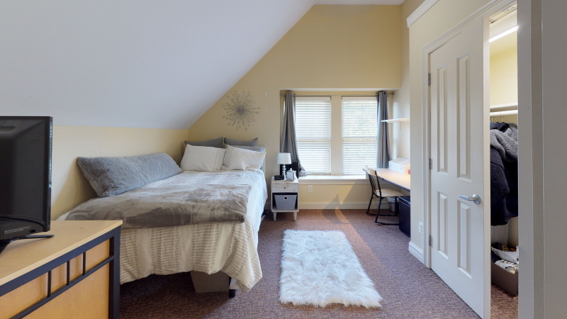 818 South Forest Unit B | Quality Student Housing